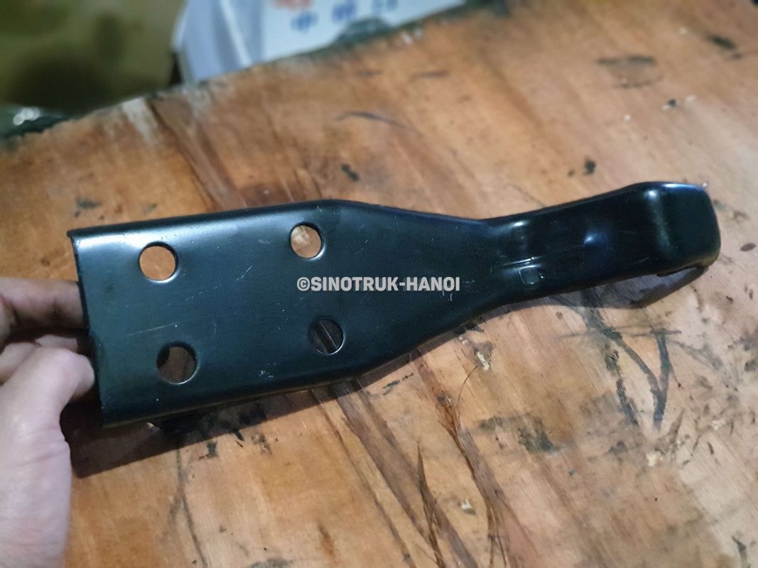 Bản lề mặt nạ xe Howo AZ1642110032 – PHỤ TÙNG HOWO