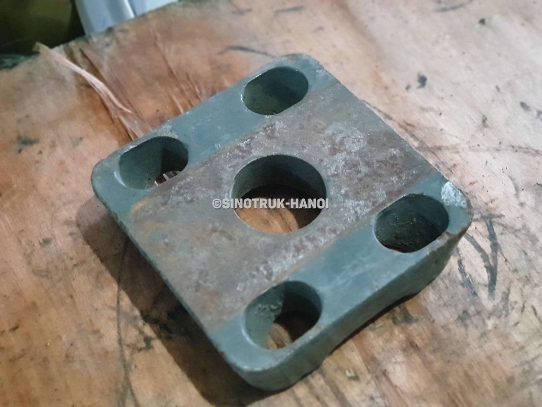 Mặt bích 4 lỗ quang treo nhíp xe Howo – PHỤ TÙNG HOWO