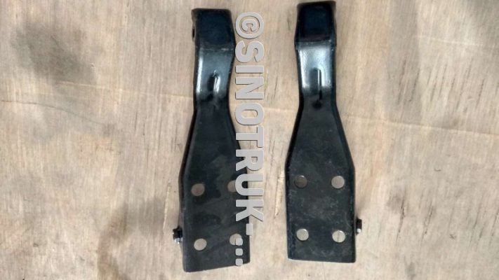 Bản lề mặt nạ xe Howo AZ1642110032 – PHỤ TÙNG HOWO