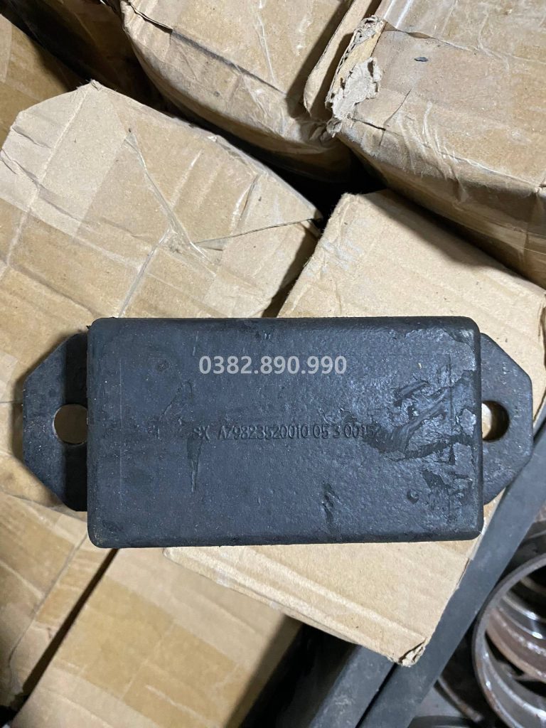 Cao su kê nhíp trước AZ9323520010 – PHỤ TÙNG HOWO