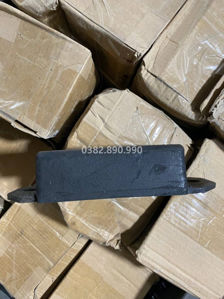 Cao su kê nhíp trước AZ9323520010 – PHỤ TÙNG HOWO